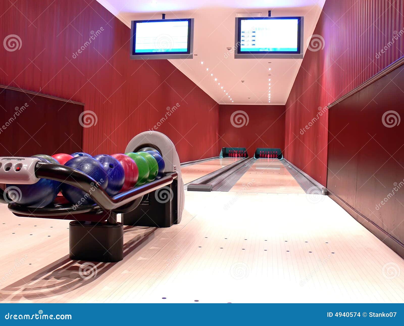 Ten Pin Bowling Alley Background. Closeup Of Tenpin Row On A Lan ...