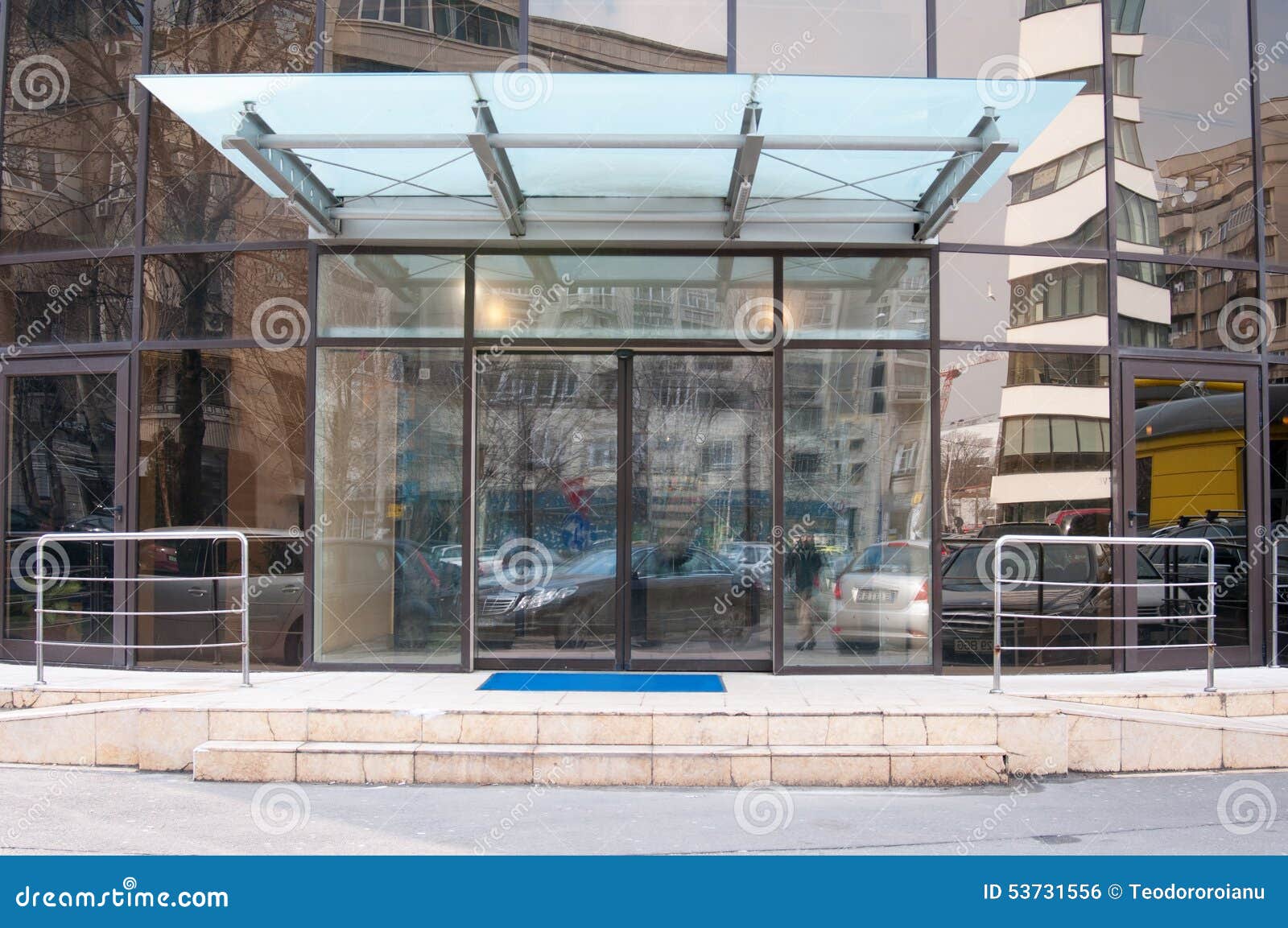 Modern building entrance editorial photo. Image of geometric - 53731556