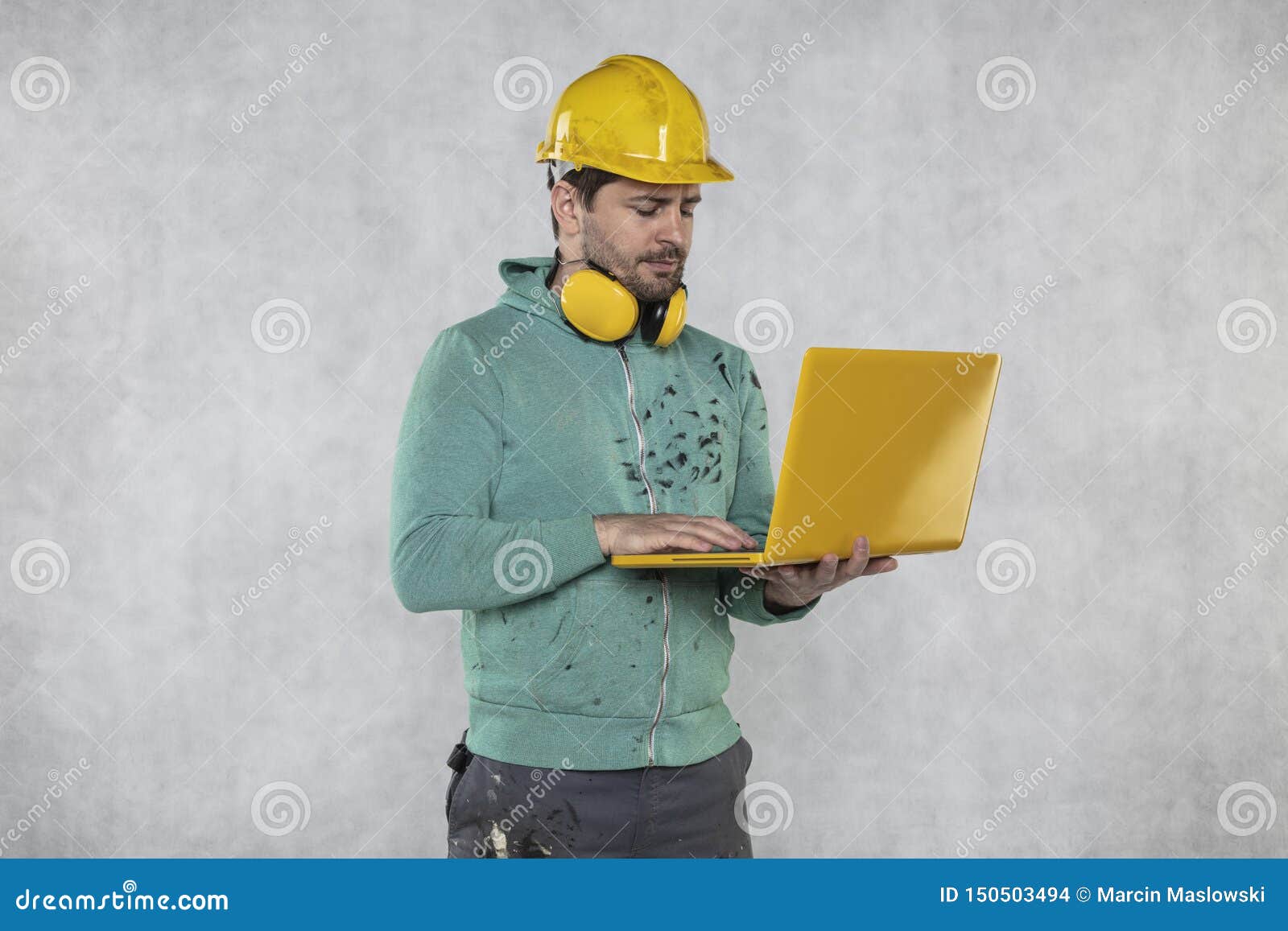 Modern Building Supervisor Keeps the Computer in His Hands, Technology ...