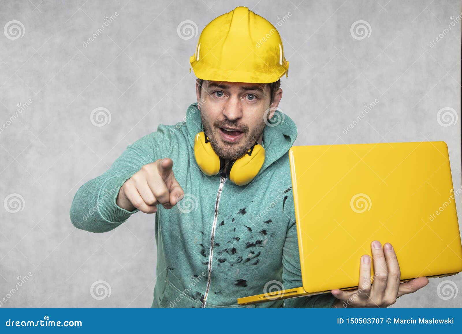 Modern Building Supervisor Keeps the Computer in His Hands, Technology ...