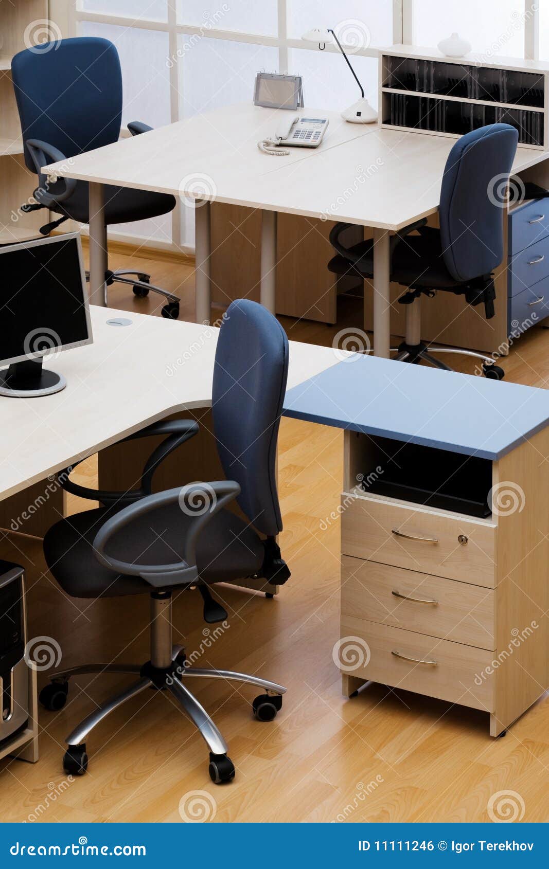 Modern bureau stock foto. Image of vertoning, ontwerp - 11111246