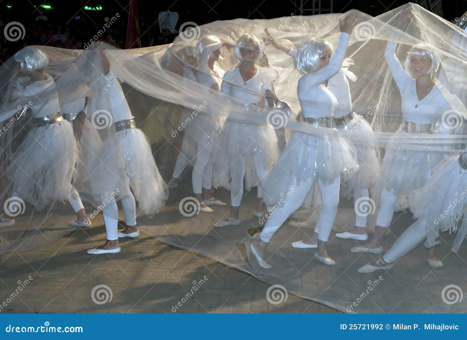 Modern carnival dance editorial photography. Image of attraction - 25721992