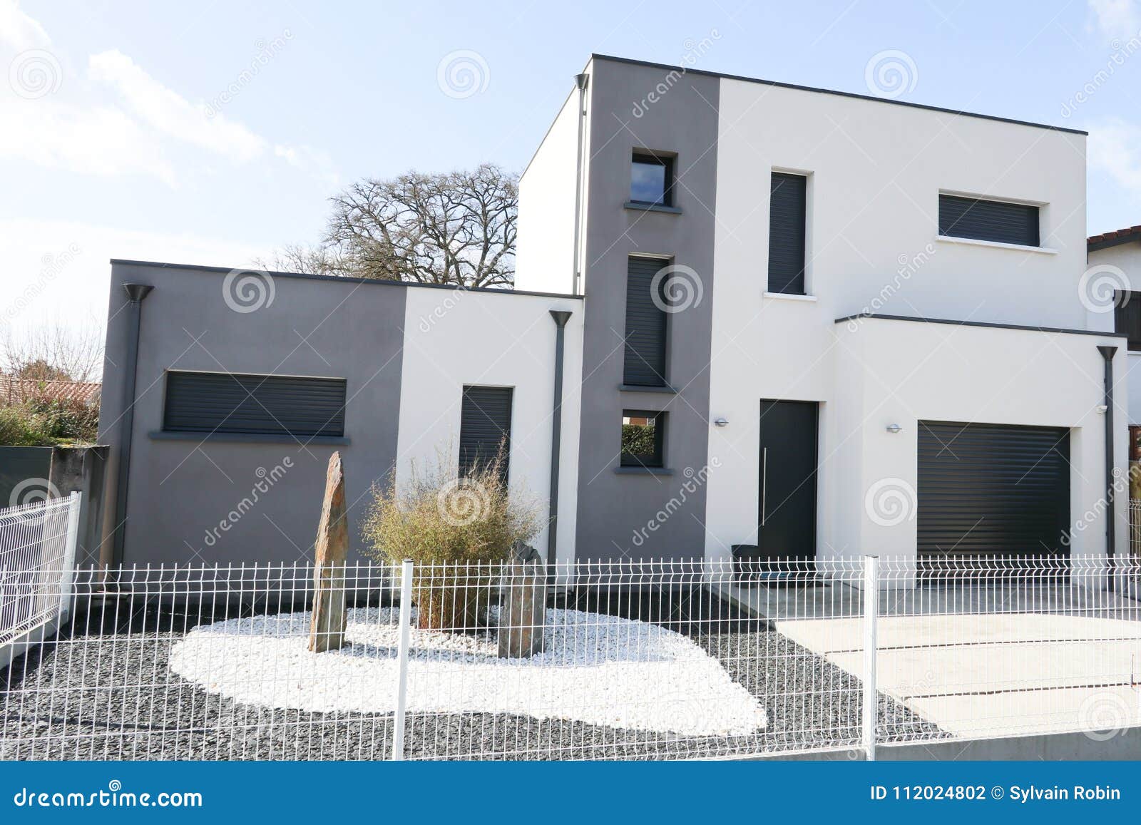 Modern Cube Little Wooden House Square Facade Contemporary Home ...