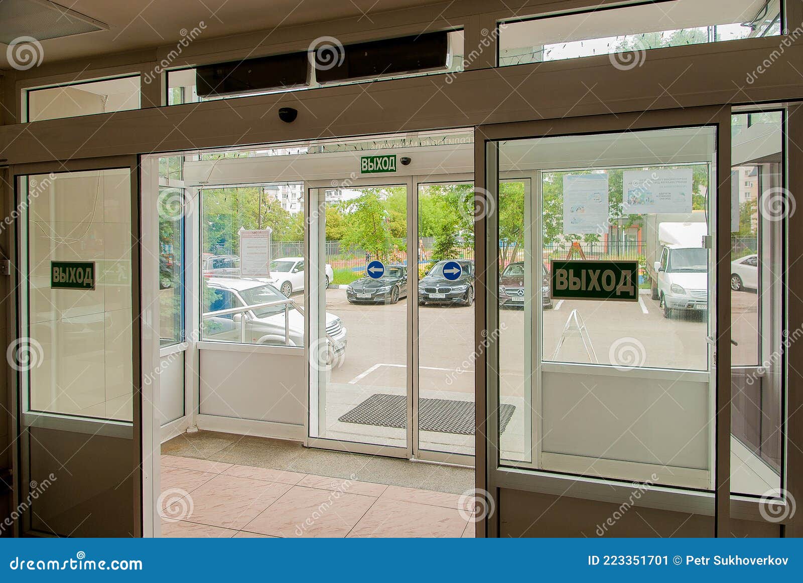 Plastic Sliding Doors, Exit. Sliding Doors.Modern Designs Of The ...