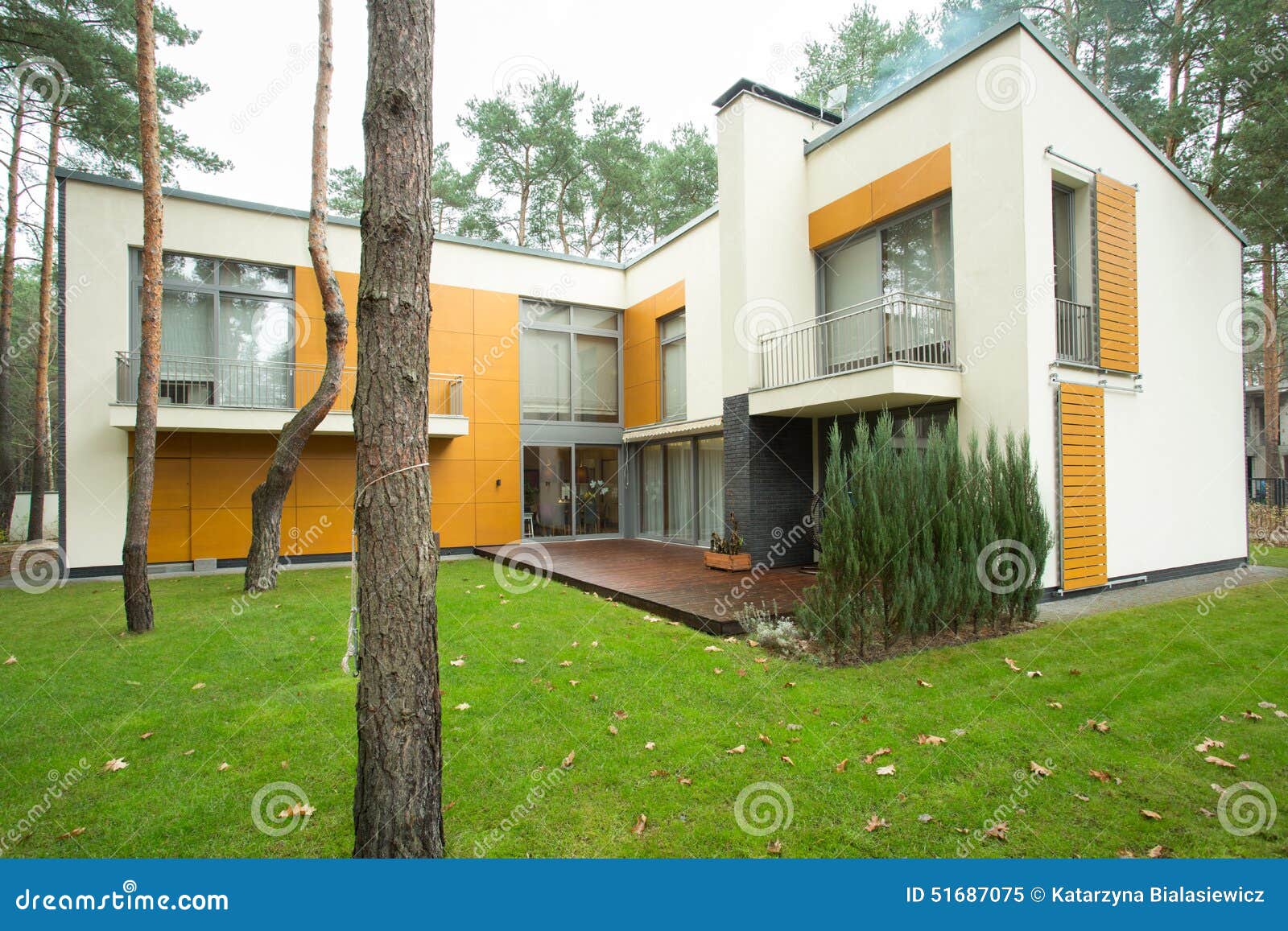 Modern detached house stock image. Image of construction - 51687075