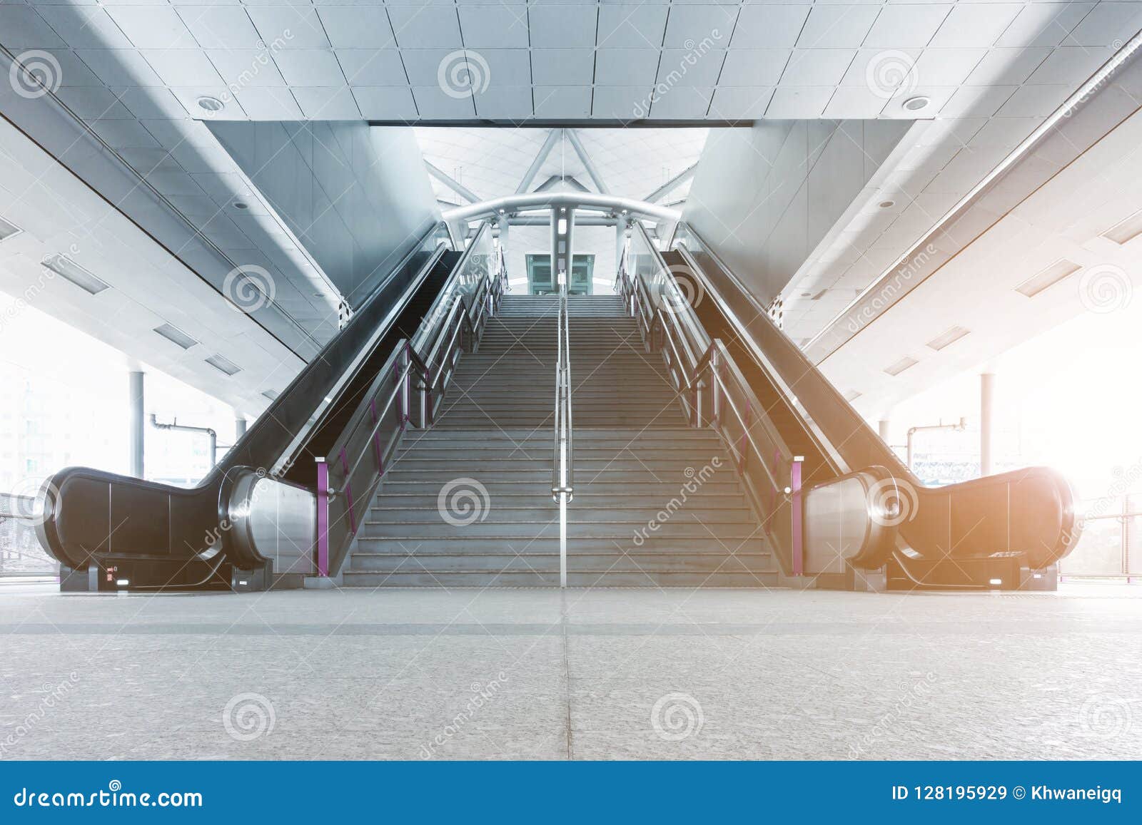 Modern Escalator and Architecture Interior Design in Skytrain St Stock ...