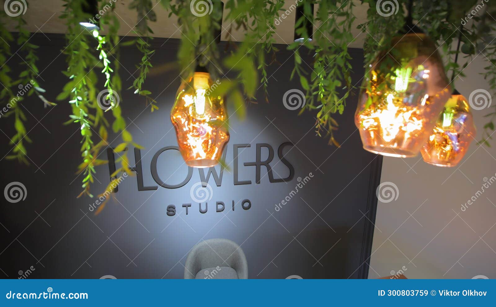 Modern Flower Studio Interior. Contemporary Studio Interior with ...