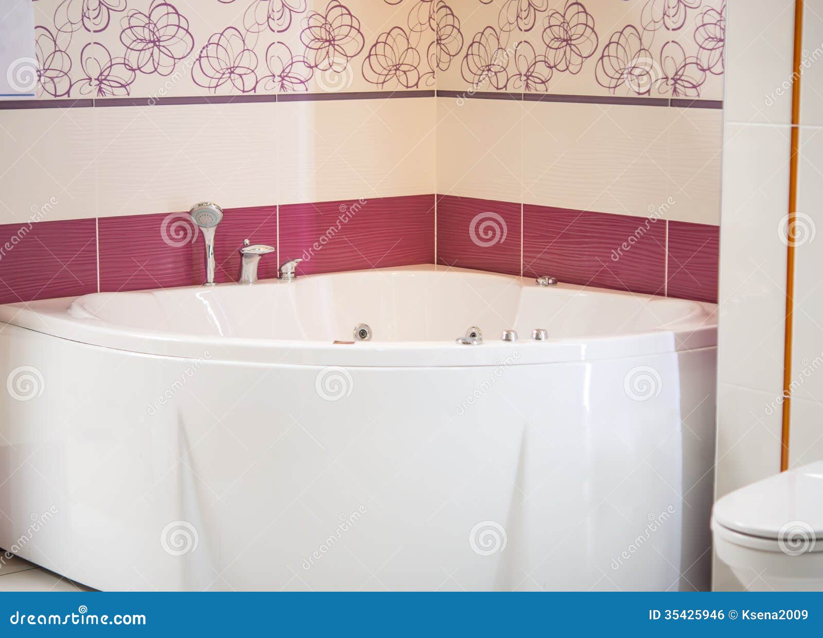 Modern Free Standing Ceramic Bath Tub Stock Photo - Image of indoor ...