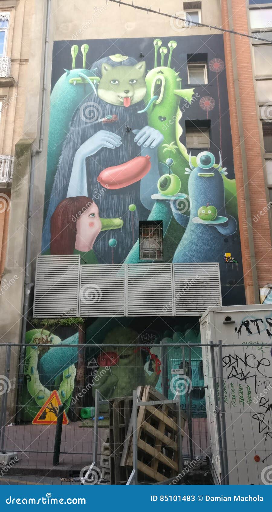 Modern French graffiti editorial stock photo. Image of graffiti - 85101483