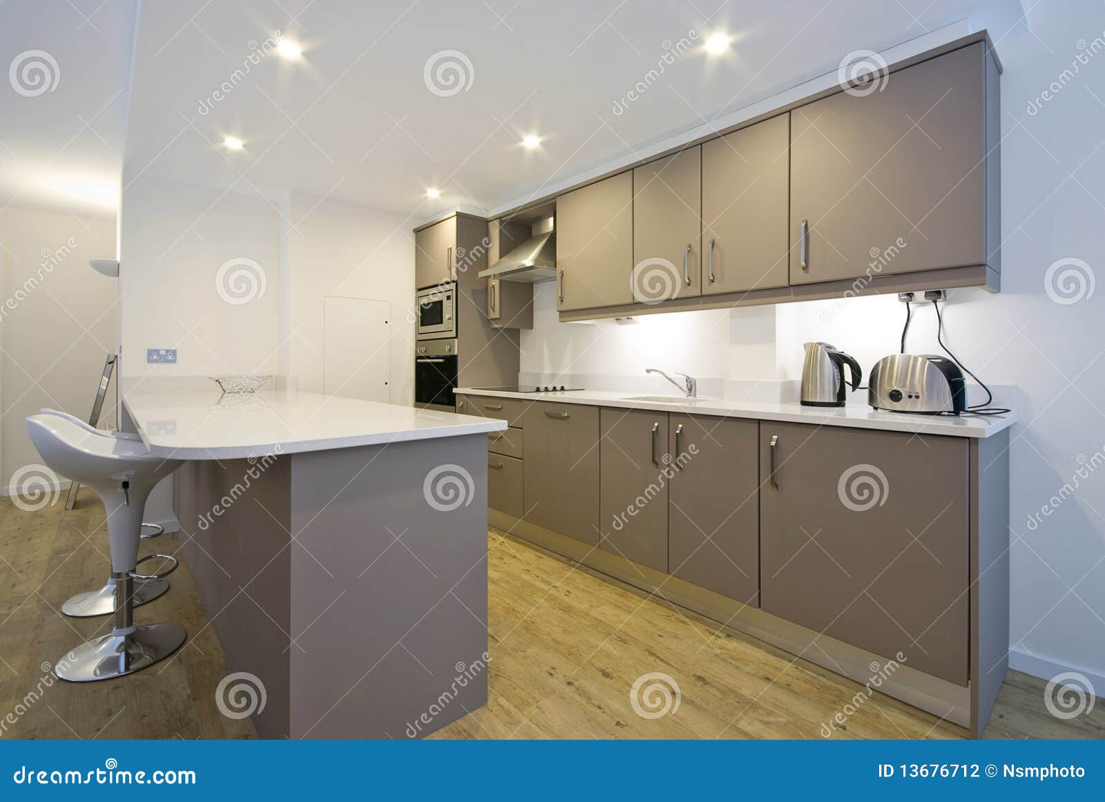 Modern Fully Fitted Kitchen Stock Photo - Image of extractor, luxury ...