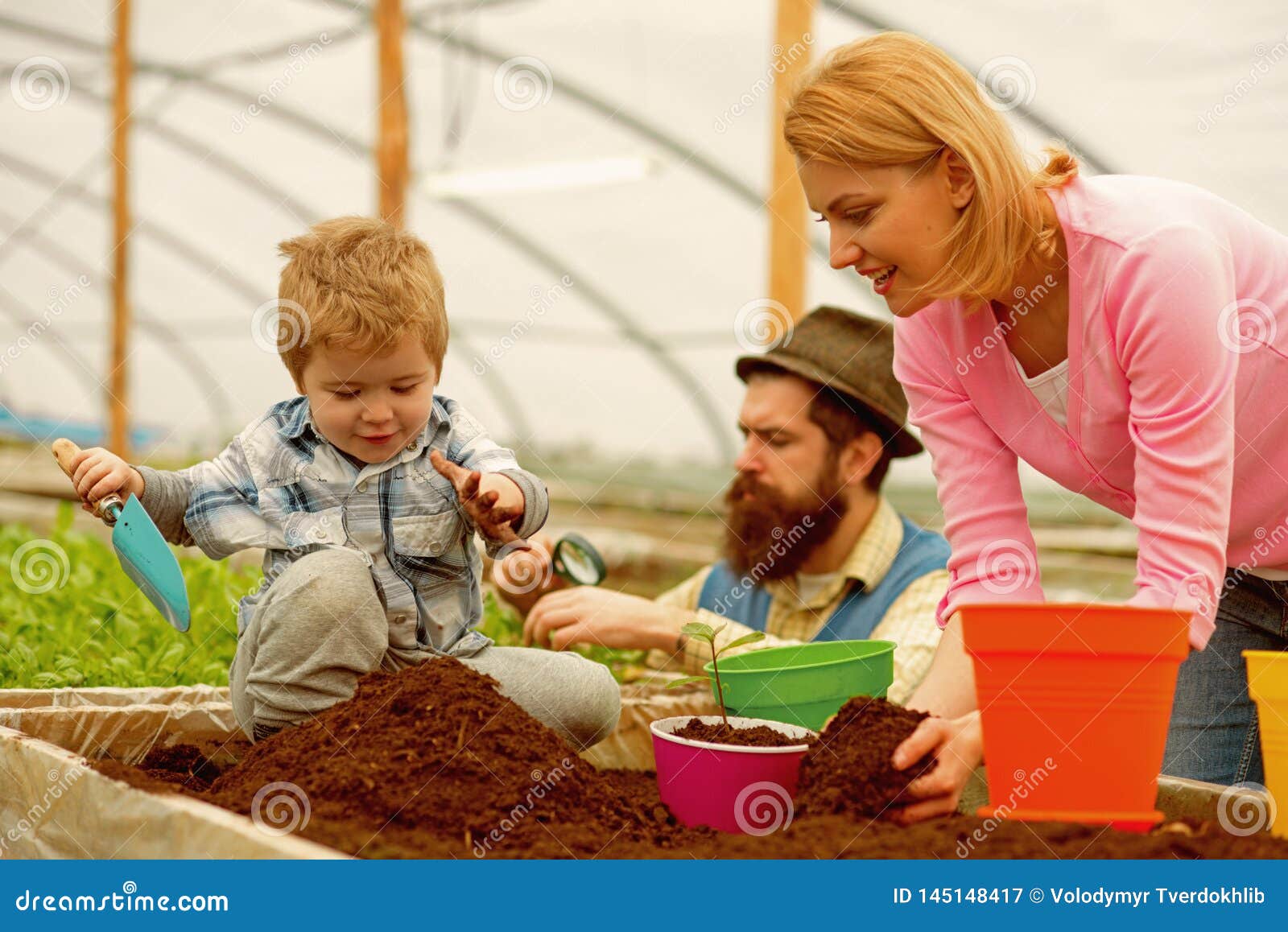 Modern Greenhouse. Modern Technology for Greenhouse. Family Works in ... Modern Greenhouse. Modern Technology for Greenhouse. Family Works in ...