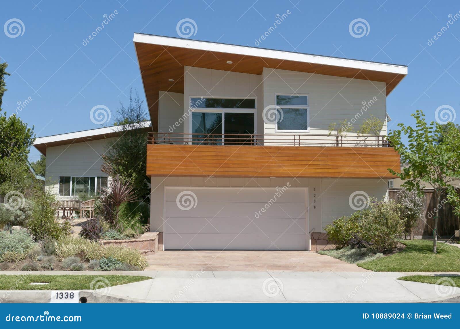 Modern Home stock photo. Image of modern, home, garage - 10889024