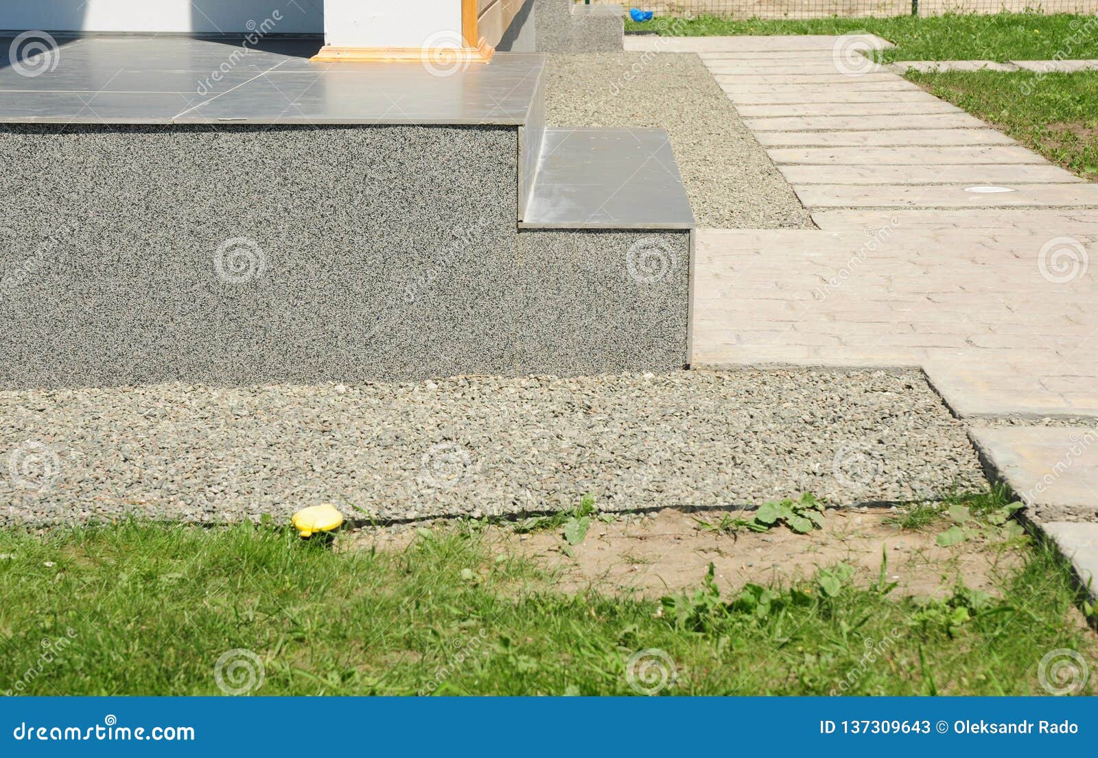 Modern House Entrance Steps Stock Image - Image of brick, steps: 137309643