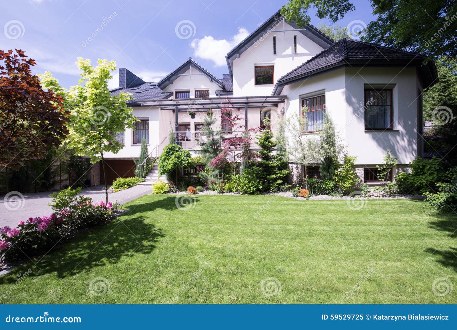 Modern house with garden stock image. Image of entrance - 59529725