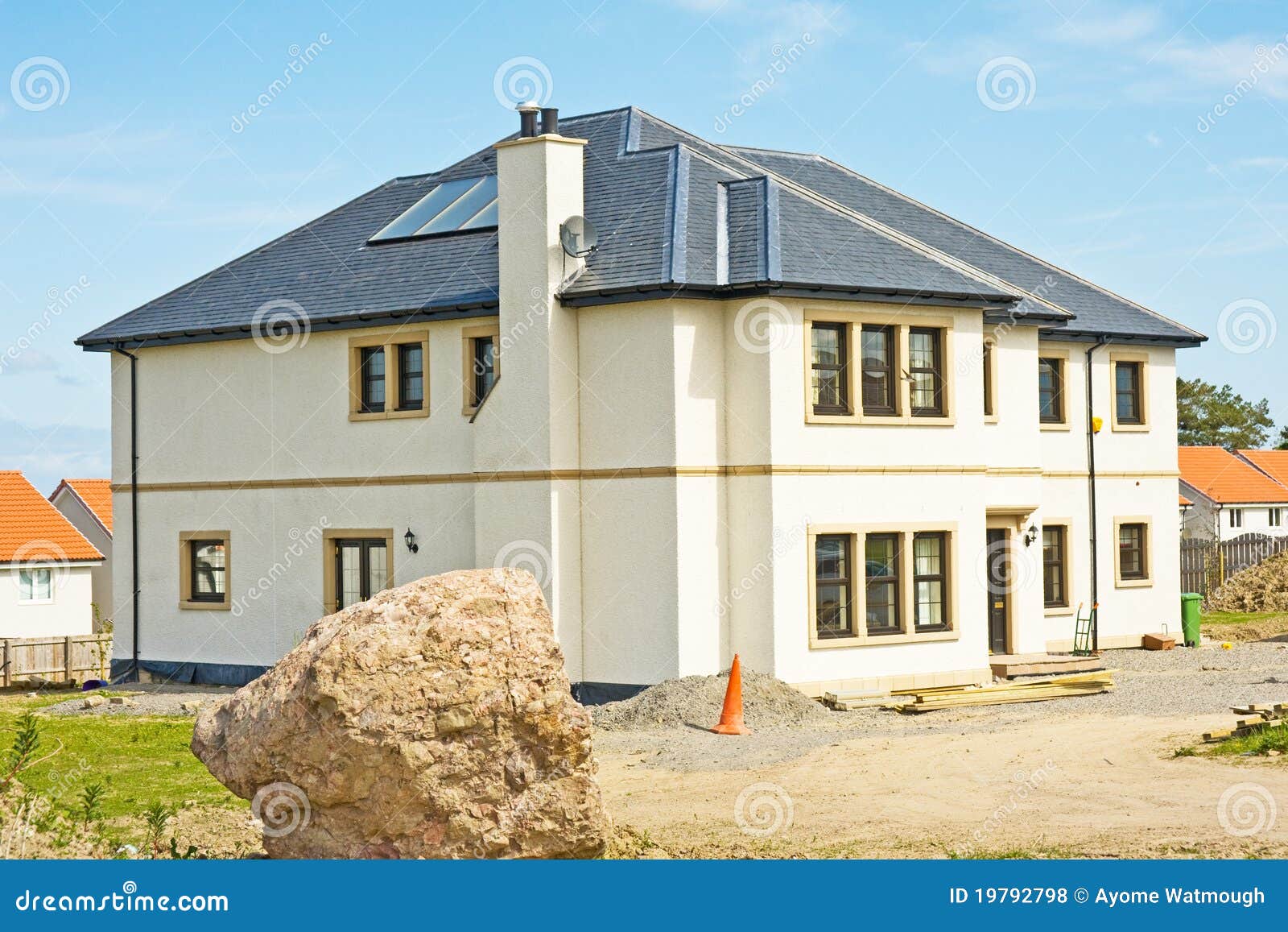 Modern House Nearing Completion. Stock Photo - Image of solar, detached ...