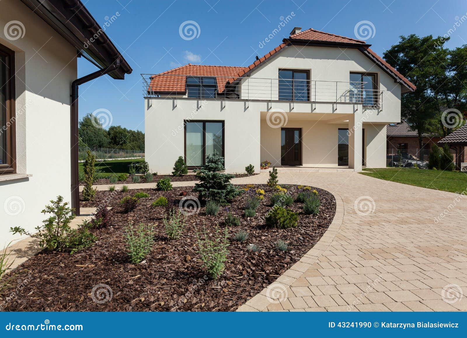 Modern House from the Outside Stock Photo - Image of facade, house ...
