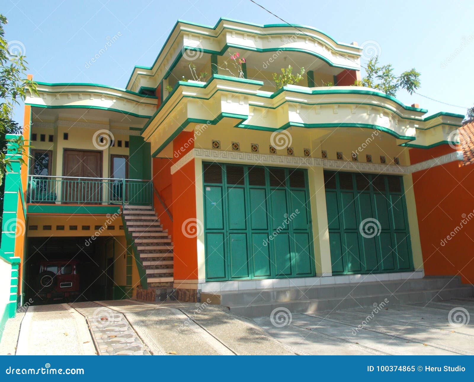 Modern House with shop stock image. Image of landscaping - 100374865