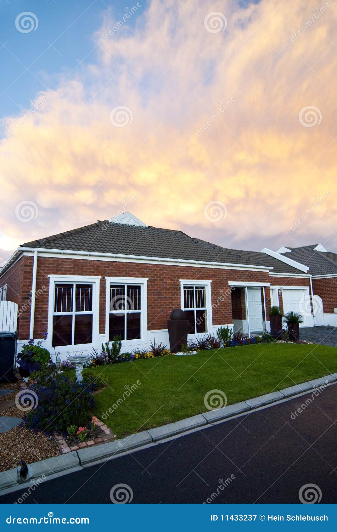 Modern house in suburbs stock image. Image of district - 11433237