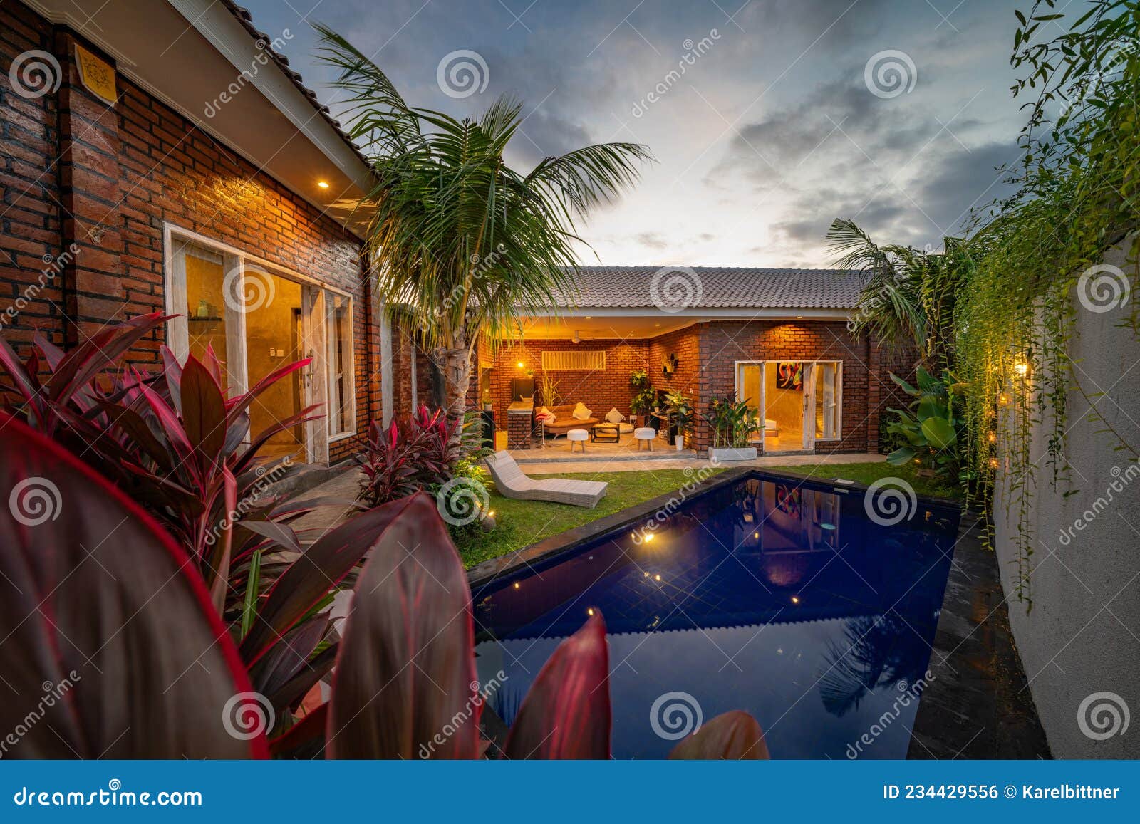 Modern House with Swimming Pool at Night Stock Photo - Image of resort ...