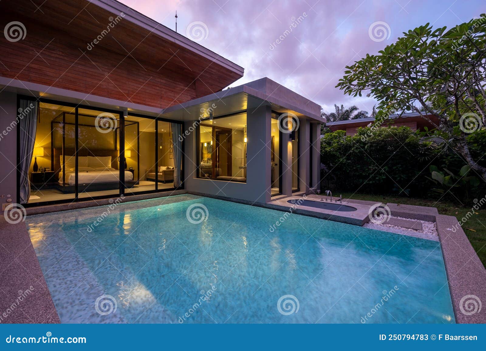 Modern House with a Swimming Pool, Modern Pool Villa at the Beach Stock ...