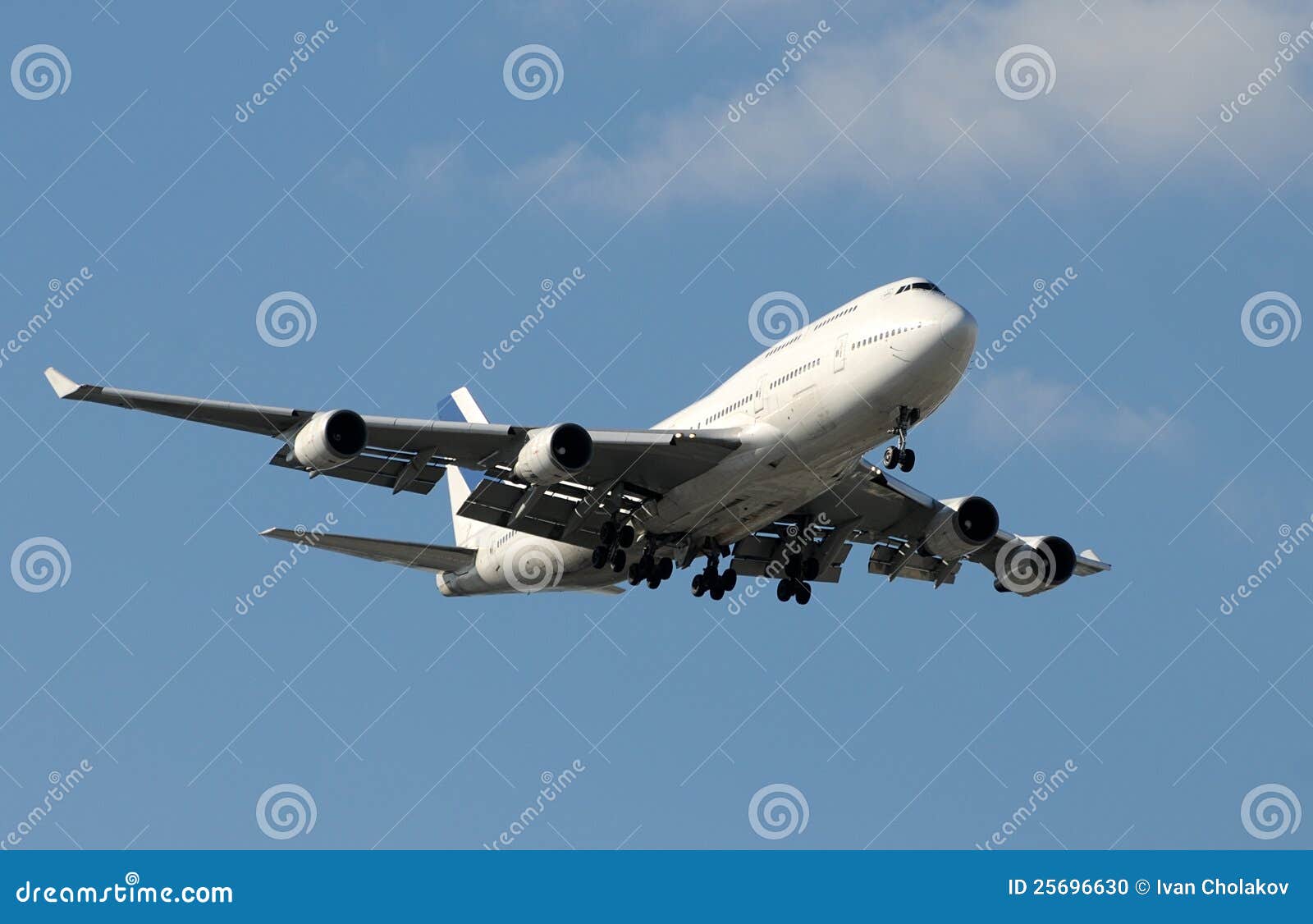 Modern jetliner landing stock photo. Image of airborne - 25696630