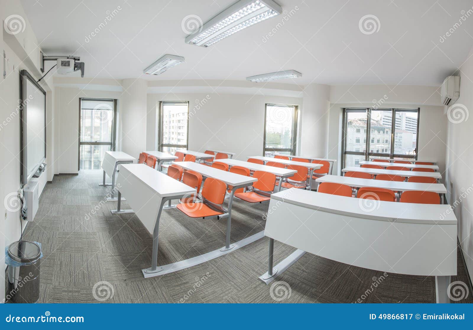 Modern klaslokaal stock afbeelding. Image of architectuur - 49866817