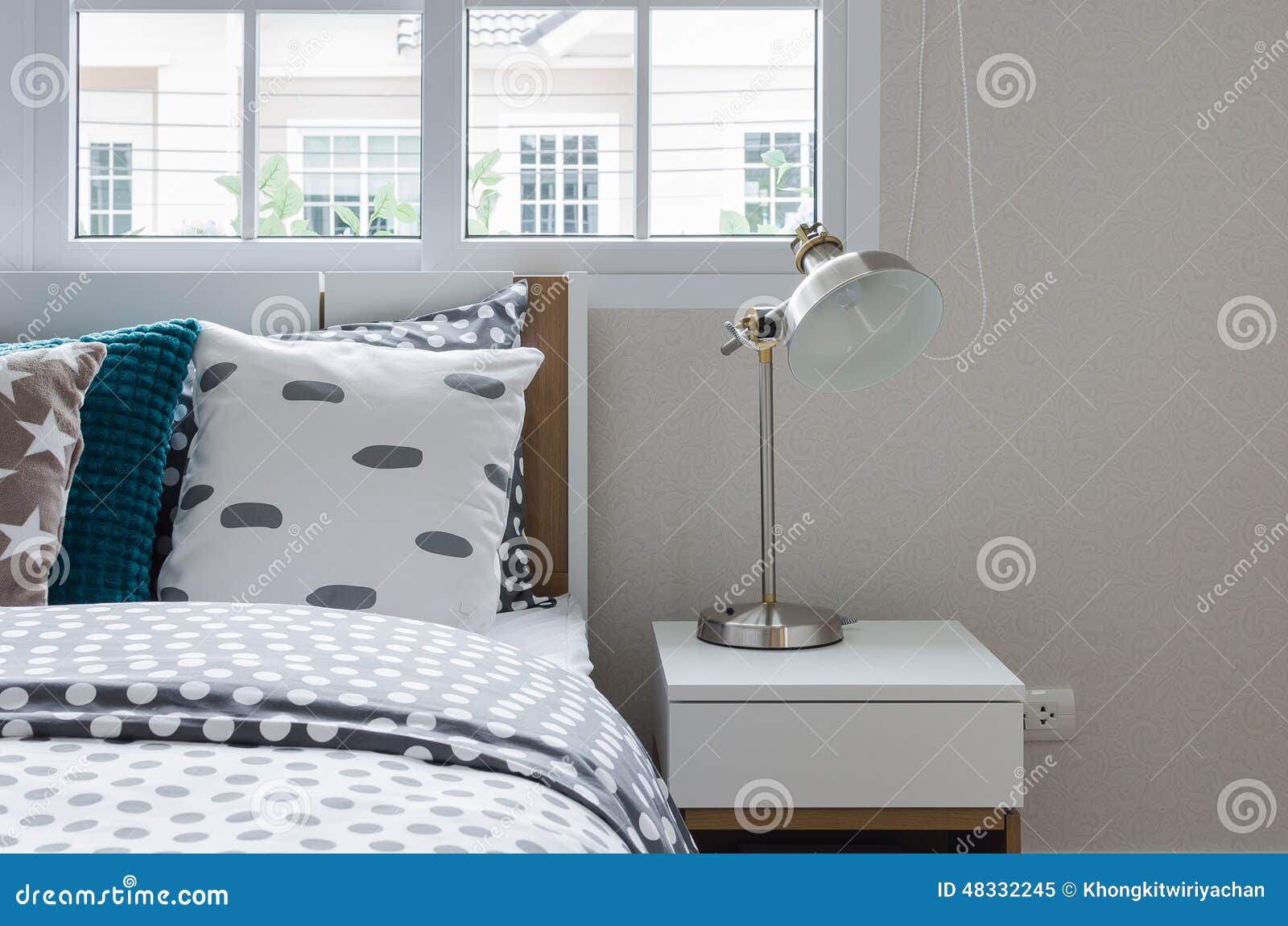 Modern Lampa I Modernt Sovrum Fotografering för Bildbyråer - Bild av ...