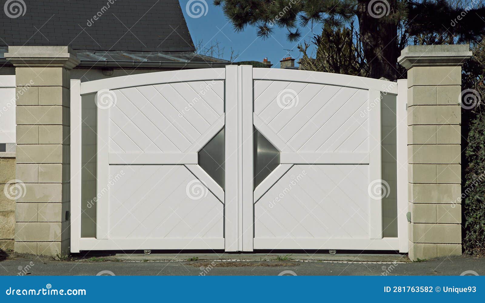 Modern-looking White Aluminium Gate Stock Photo - Image of entrance ...