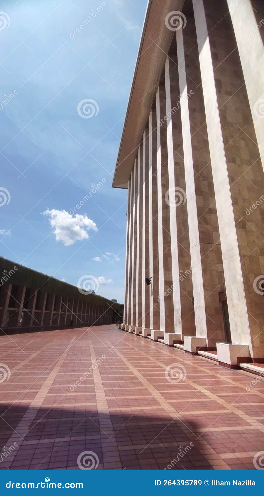 Modern Mosque Facade in Jakarta Stock Image - Image of jakarta, facade ...