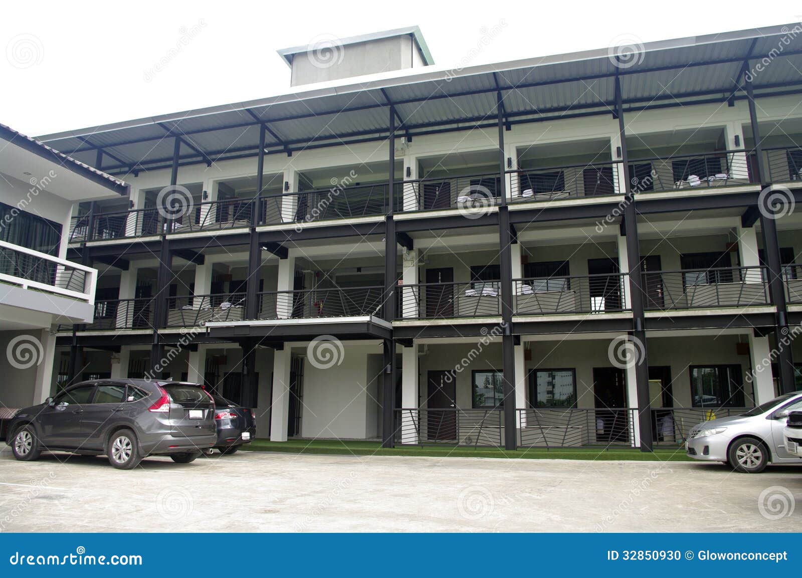 Modern motel architecture stock photo. Image of park - 32850930