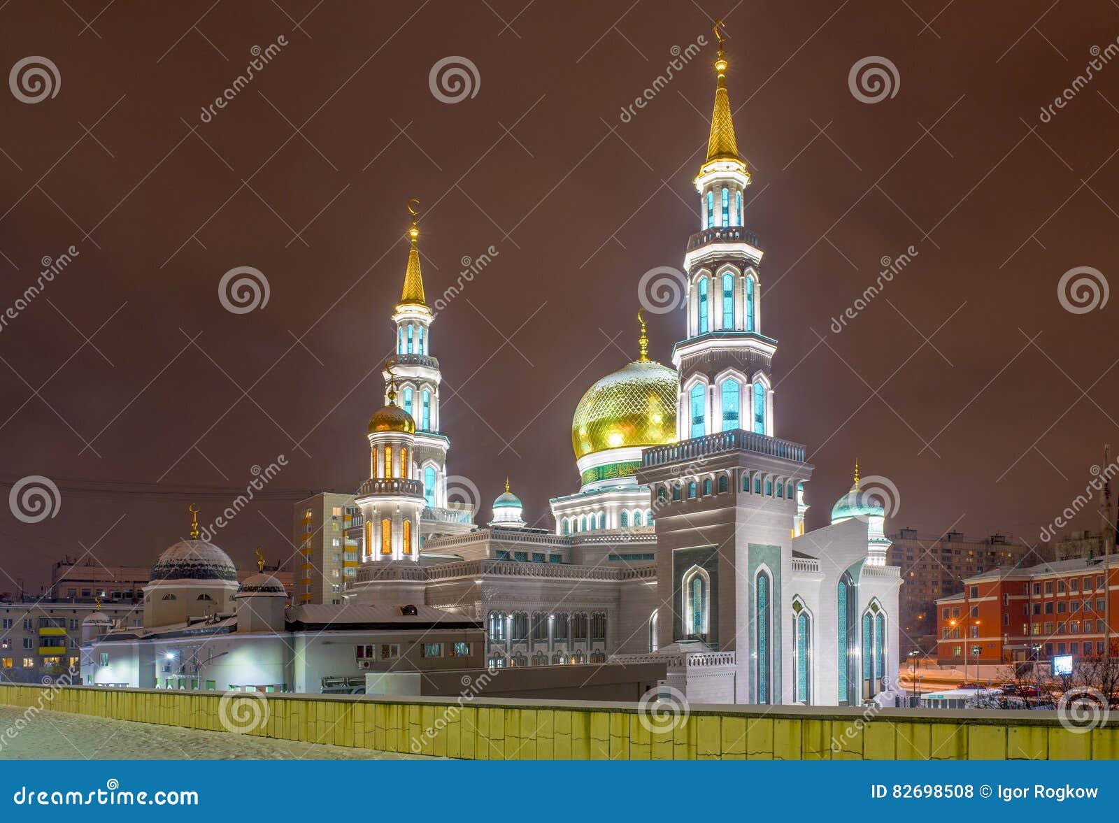 Modern Muslim Mosque in Moscow Editorial Stock Photo - Image of minaret ...