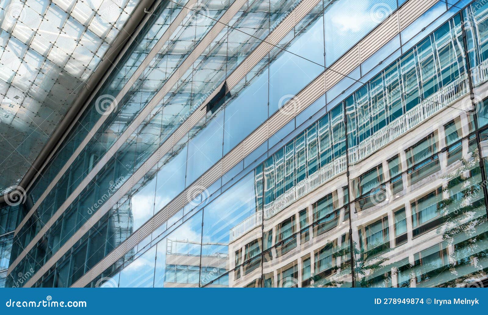 Modern Office Building in Glass and and the Reflection in the Walls ...