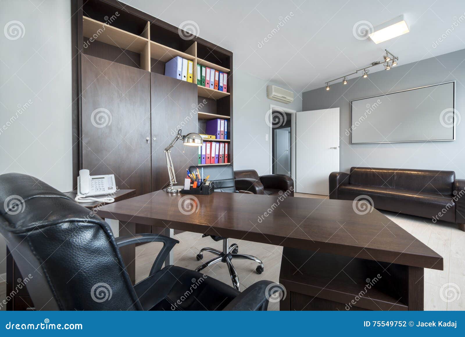 Simple Office Room Design
