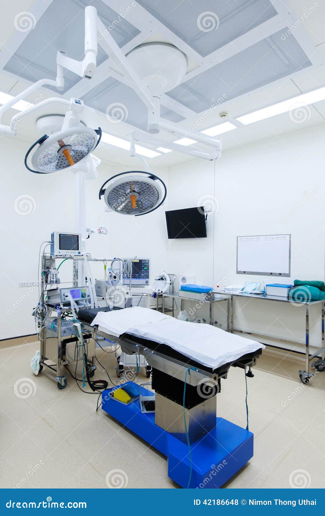 Modern operating room stock photo. Image of devices, expertise - 42186648