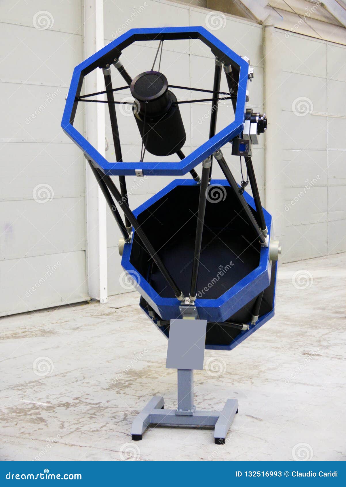 Modern reflector telescope stock image. Image of eyesight - 132516993