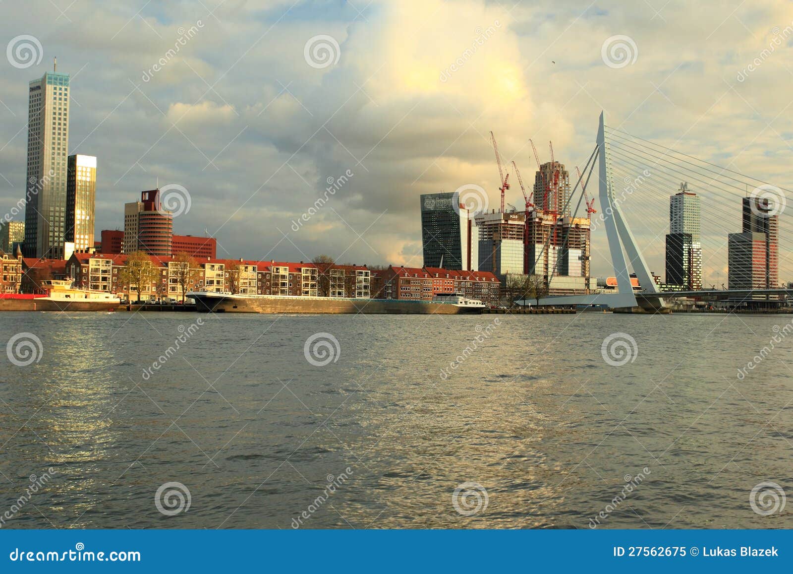 Modern Rotterdam editorial image. Image of crane, meuse - 27562675