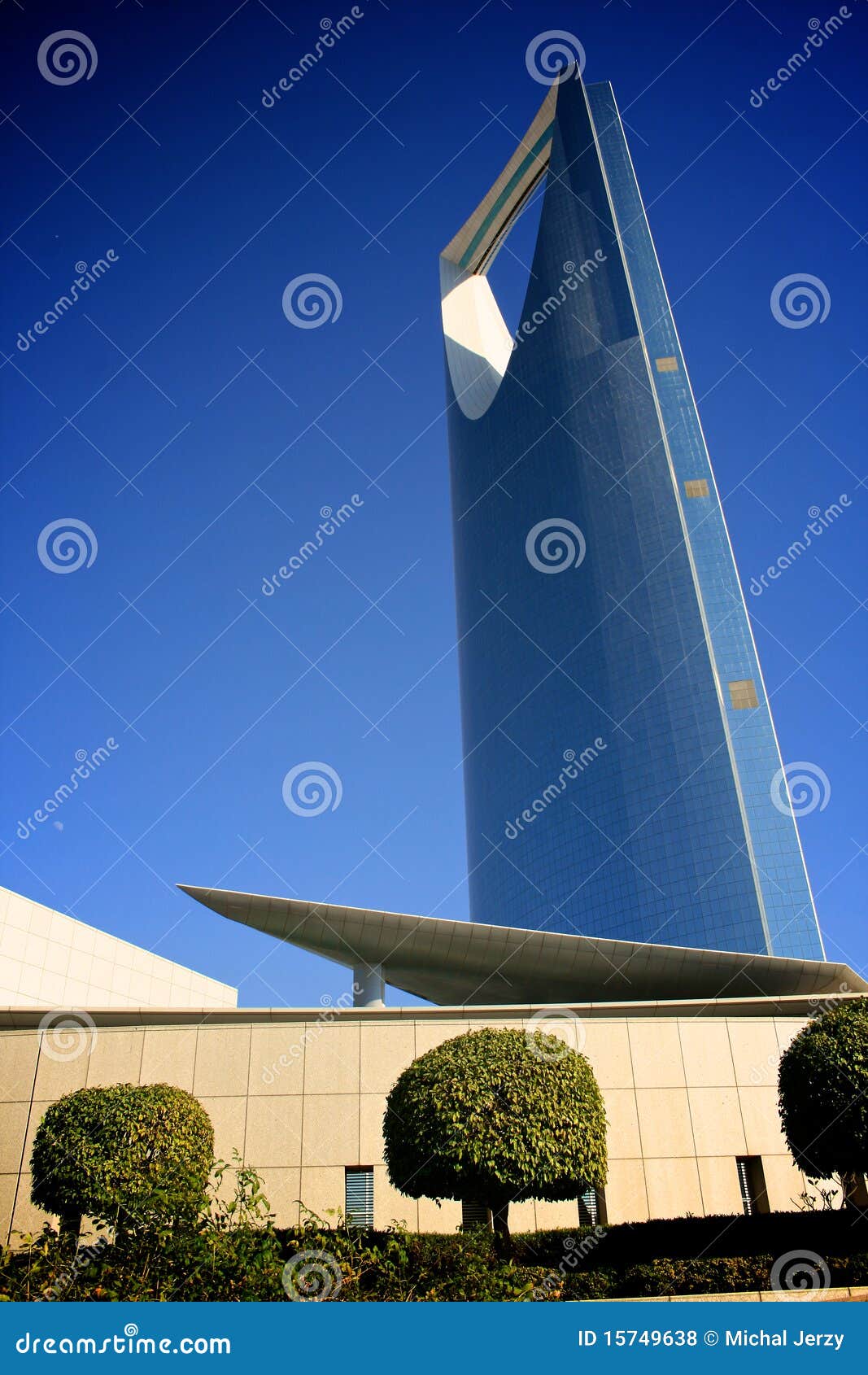 Modern Skyscraper Stock Photo | CartoonDealer.com #8002410