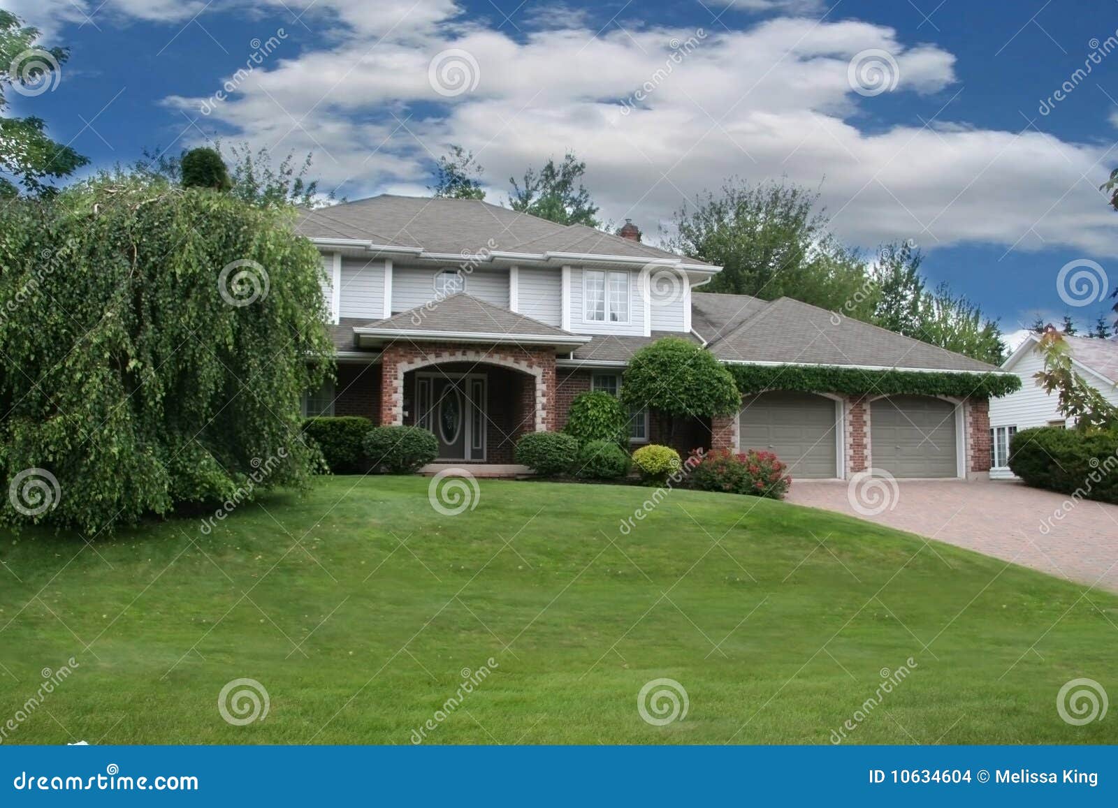 Modern suburban house stock photo. Image of modern, dwelling - 10634604