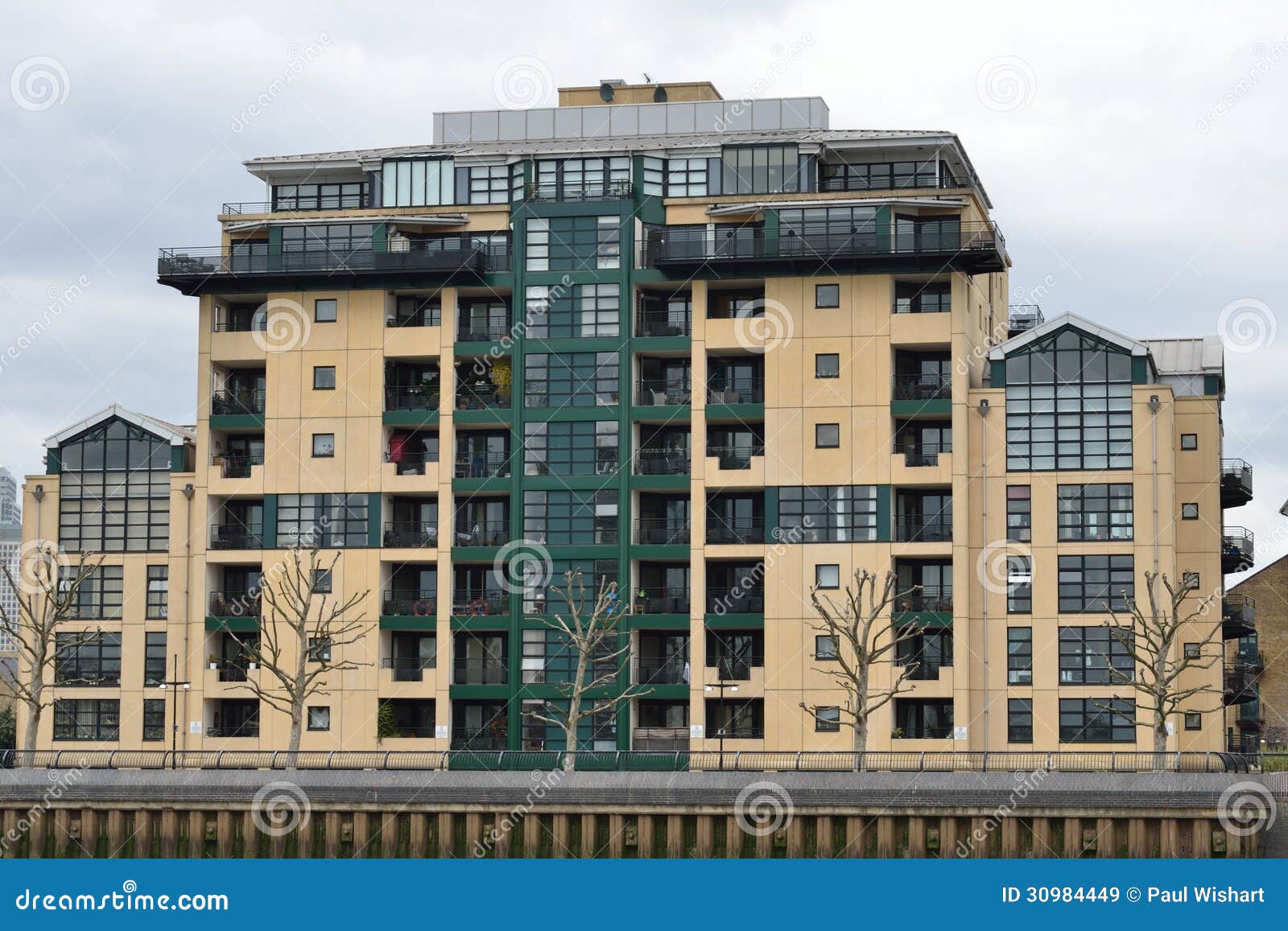 Modern Thameside Building stock image. Image of structure - 30984449