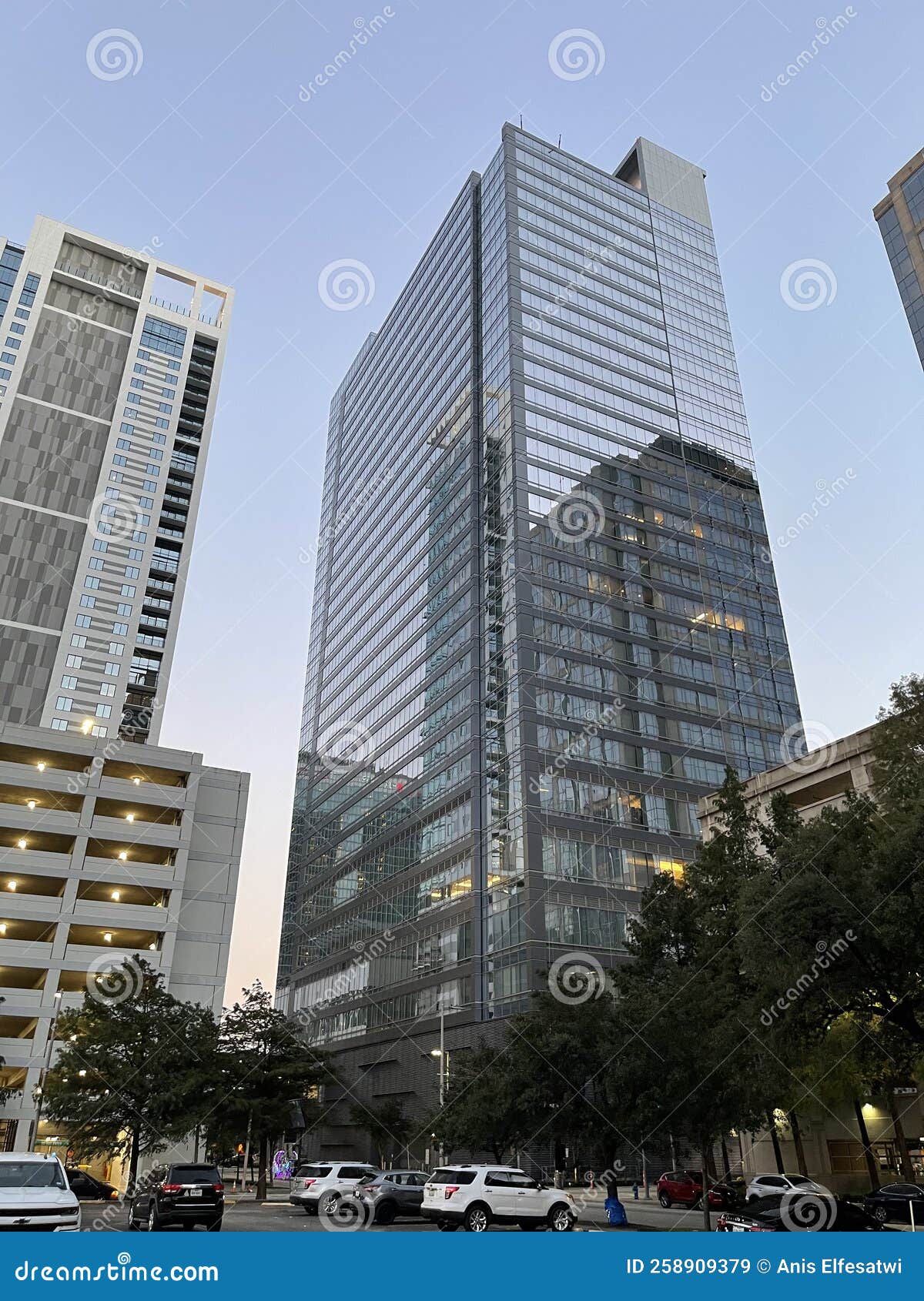 Modern Tower in Downtown Houston Editorial Stock Image - Image of ...