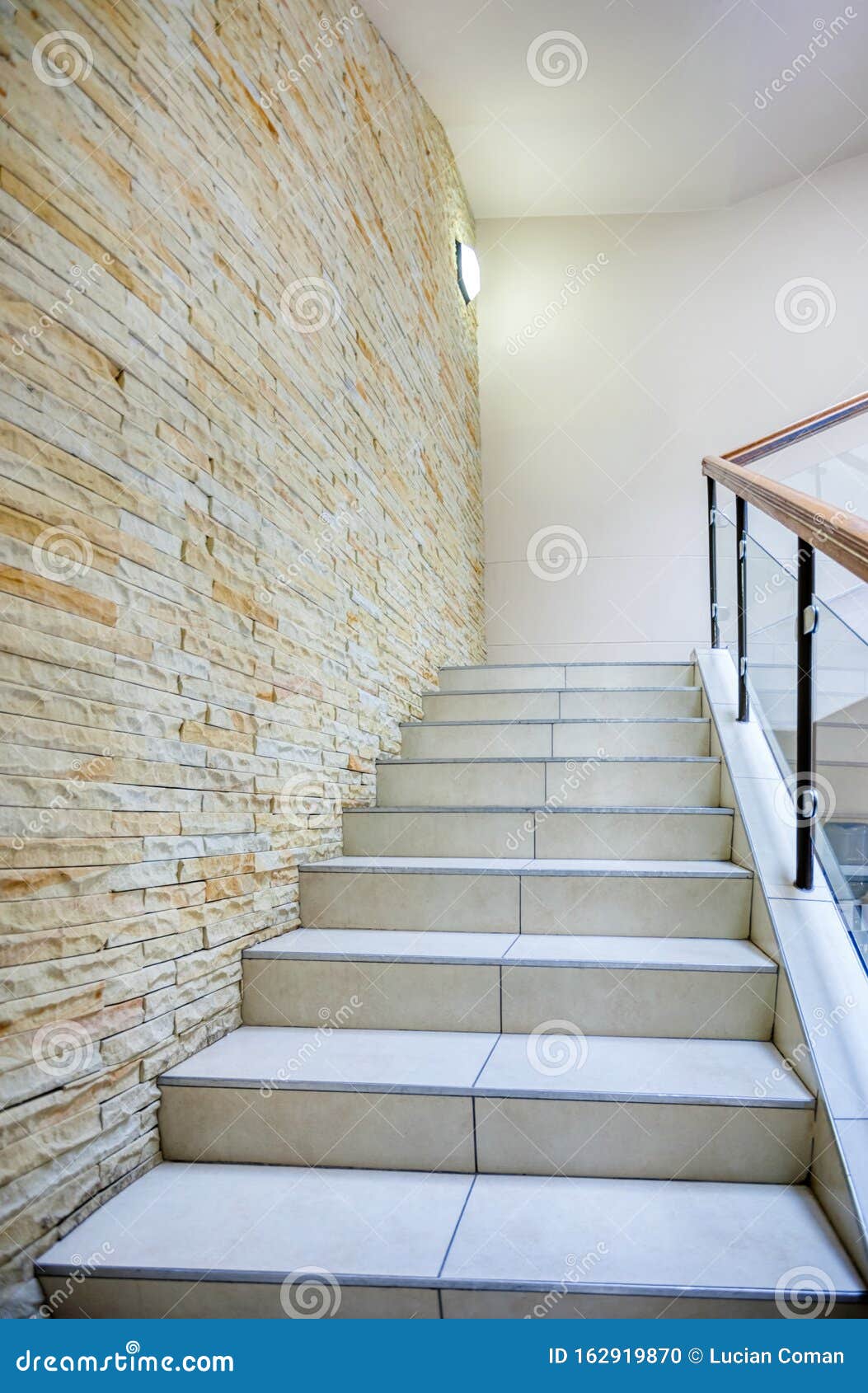 Modern trappa arkivfoto. Bild av skönhet, moment, vestibul - 162919870