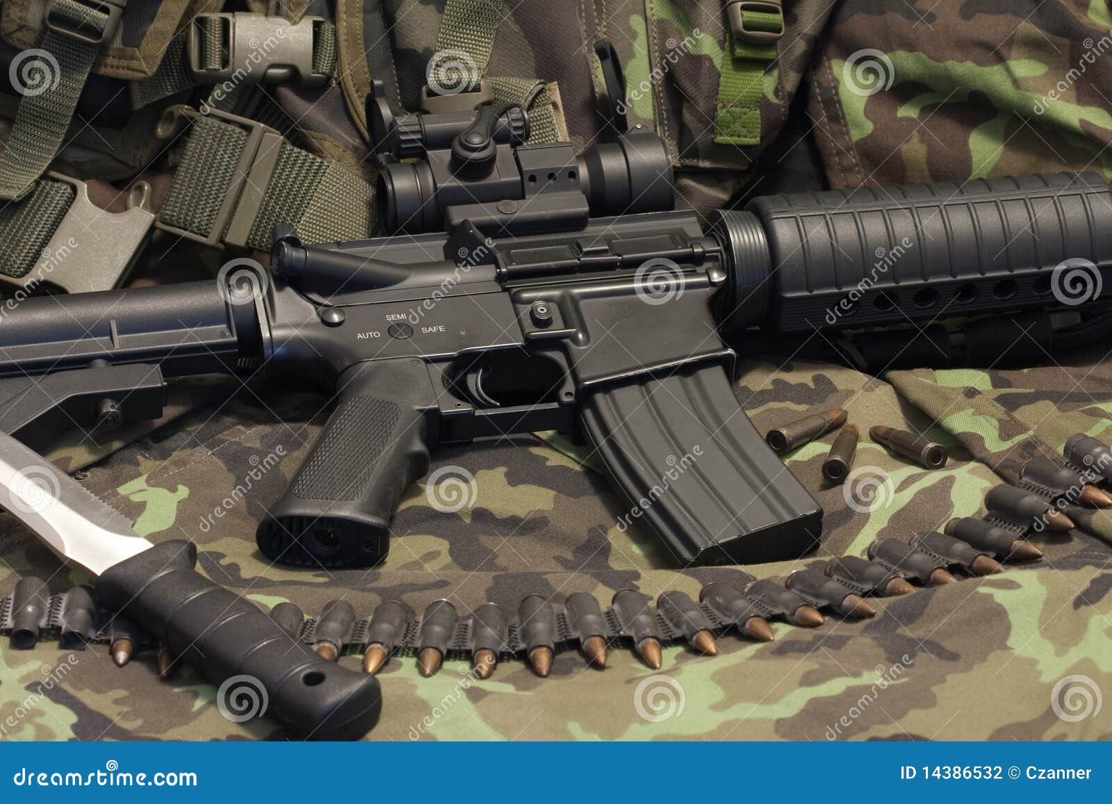 Modern wapen M4 stock foto. Image of munitie, defensie - 14386532