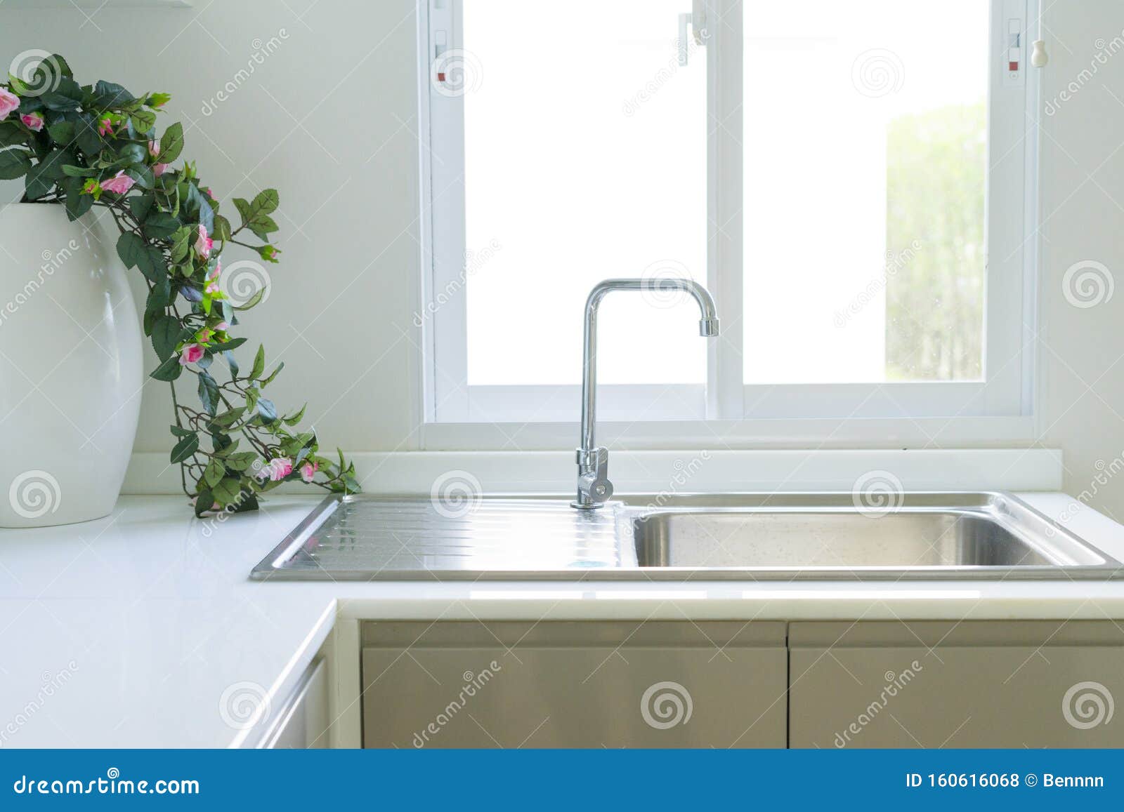 Modern White Kitchen with Counter and White Details, Minimalist ...