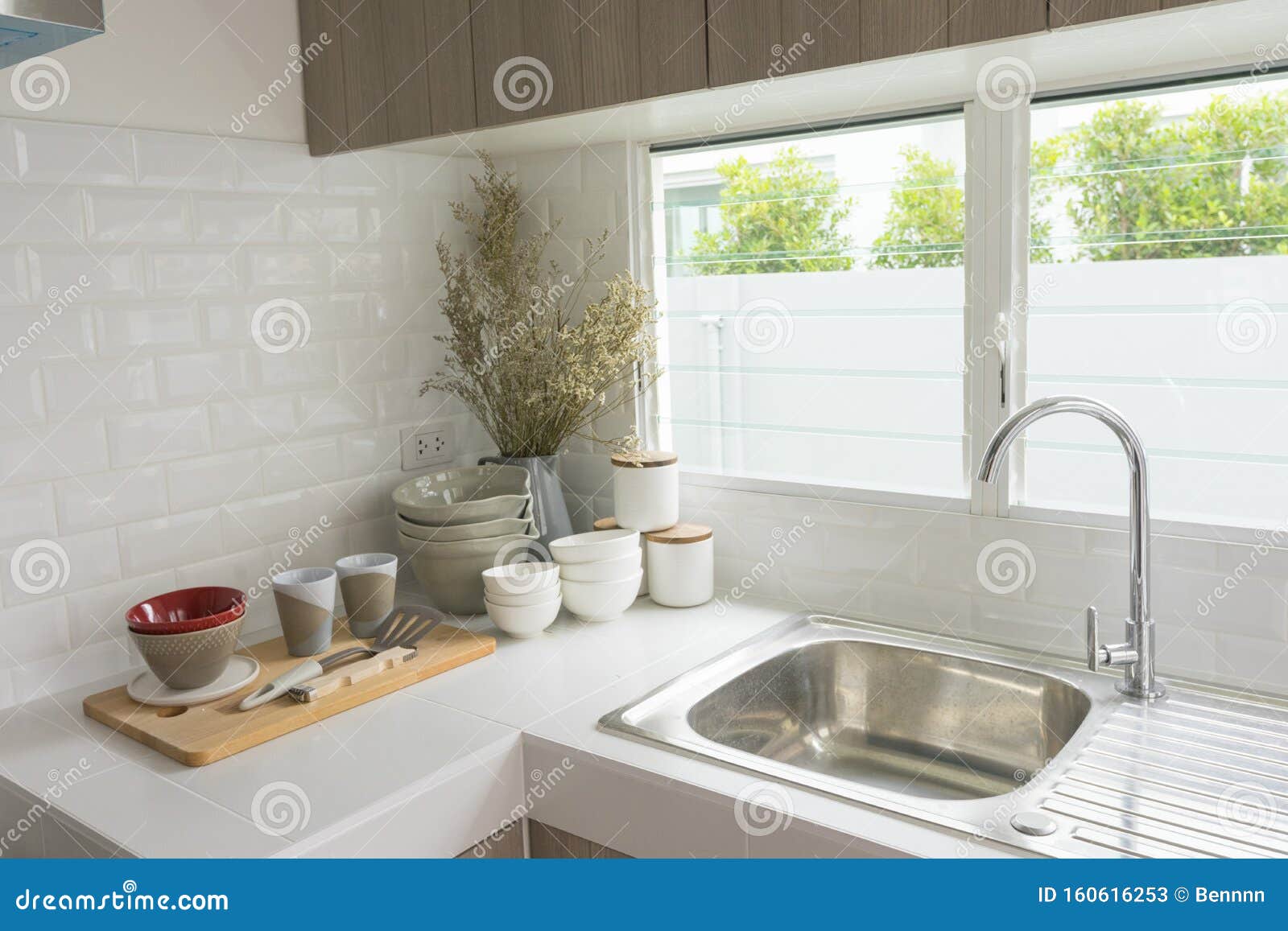 Modern White Kitchen with Counter and White Details, Minimalist ...