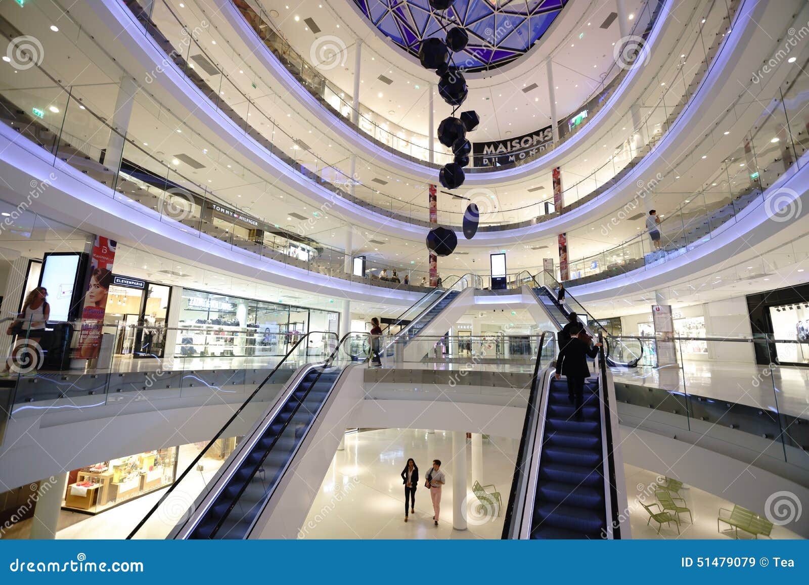 Modern Winkelcentrum in Parijs Redactionele Stock Afbeelding - Image of ...