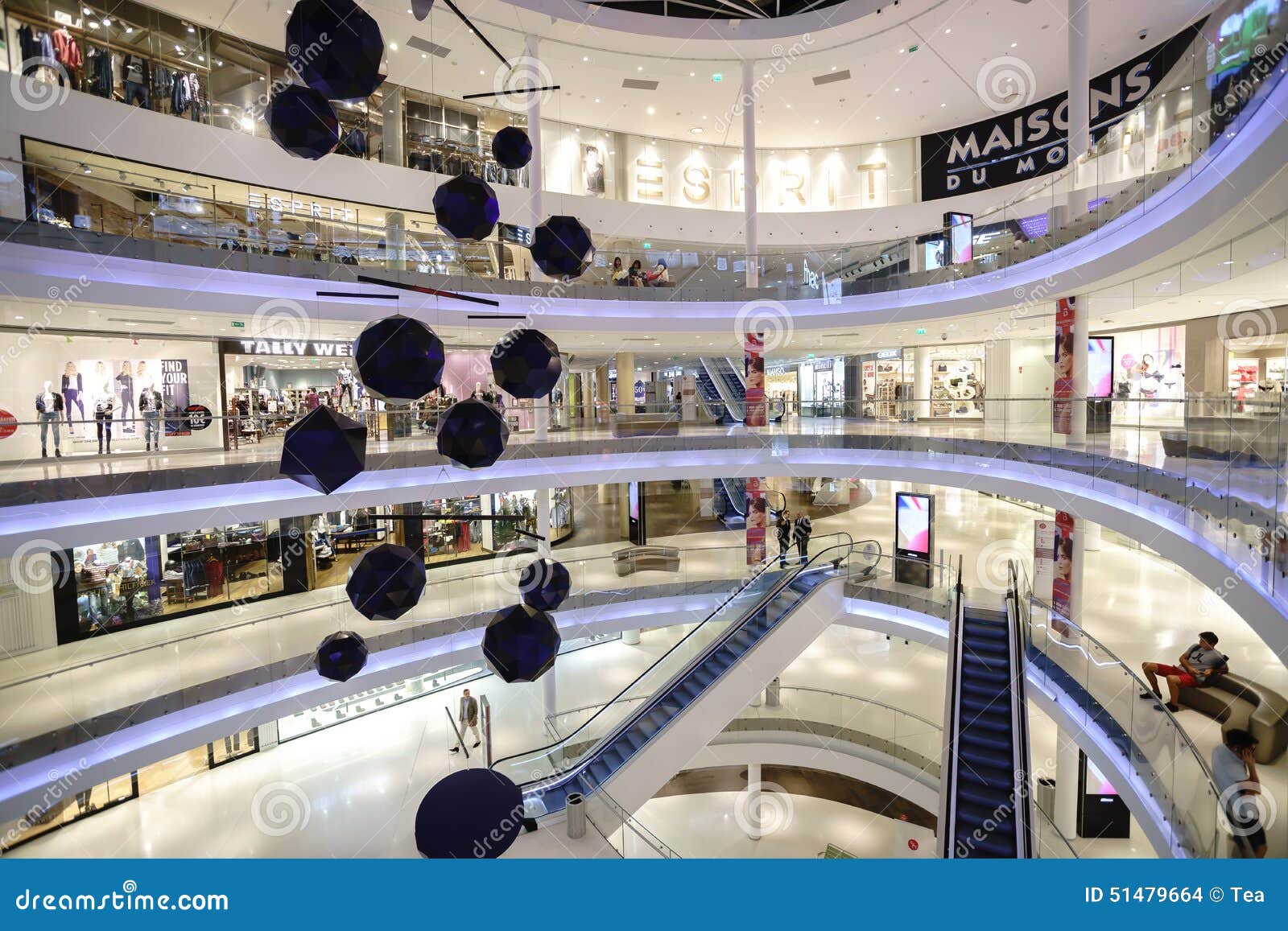 Modern Winkelcentrum in Parijs Redactionele Stock Afbeelding - Image of ...