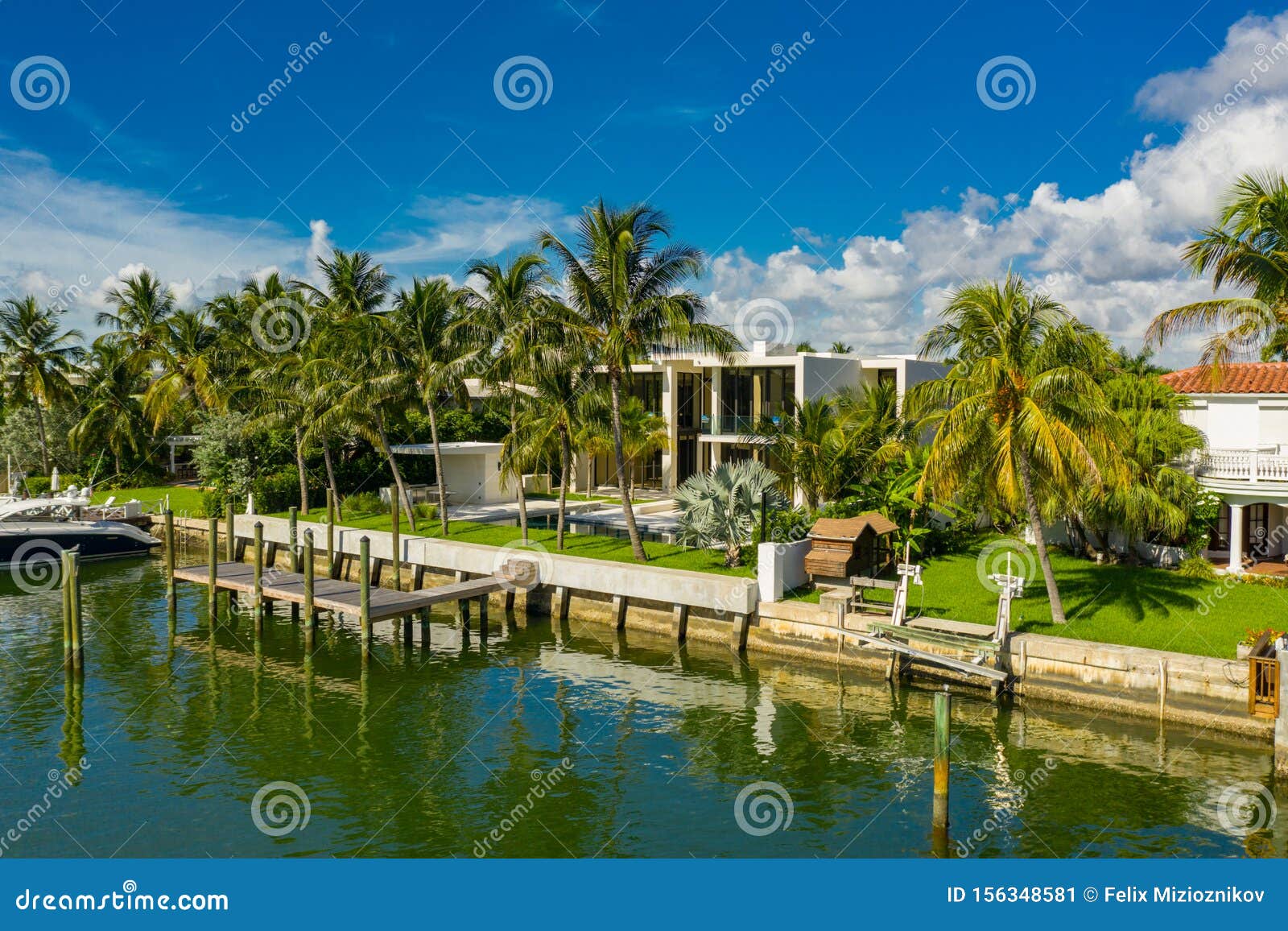 Modernas Mansiones De Lujo En Miami Beach Imagen de archivo - Imagen de ...