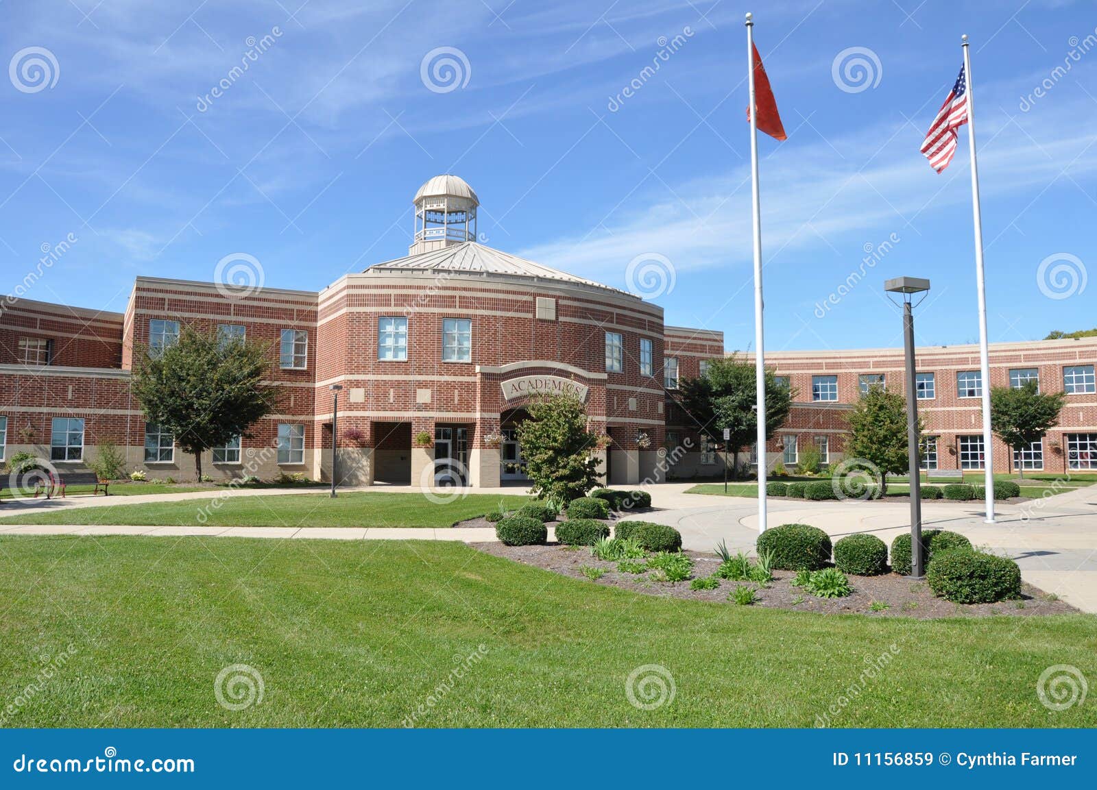 Moderne Amerikaanse Middelbare School Stock Afbeelding - Image of ronde ...