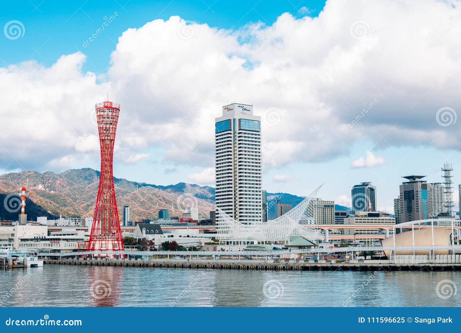 Moderne Architectuur En Overzees in Kobe-haven, Japan Redactionele ...