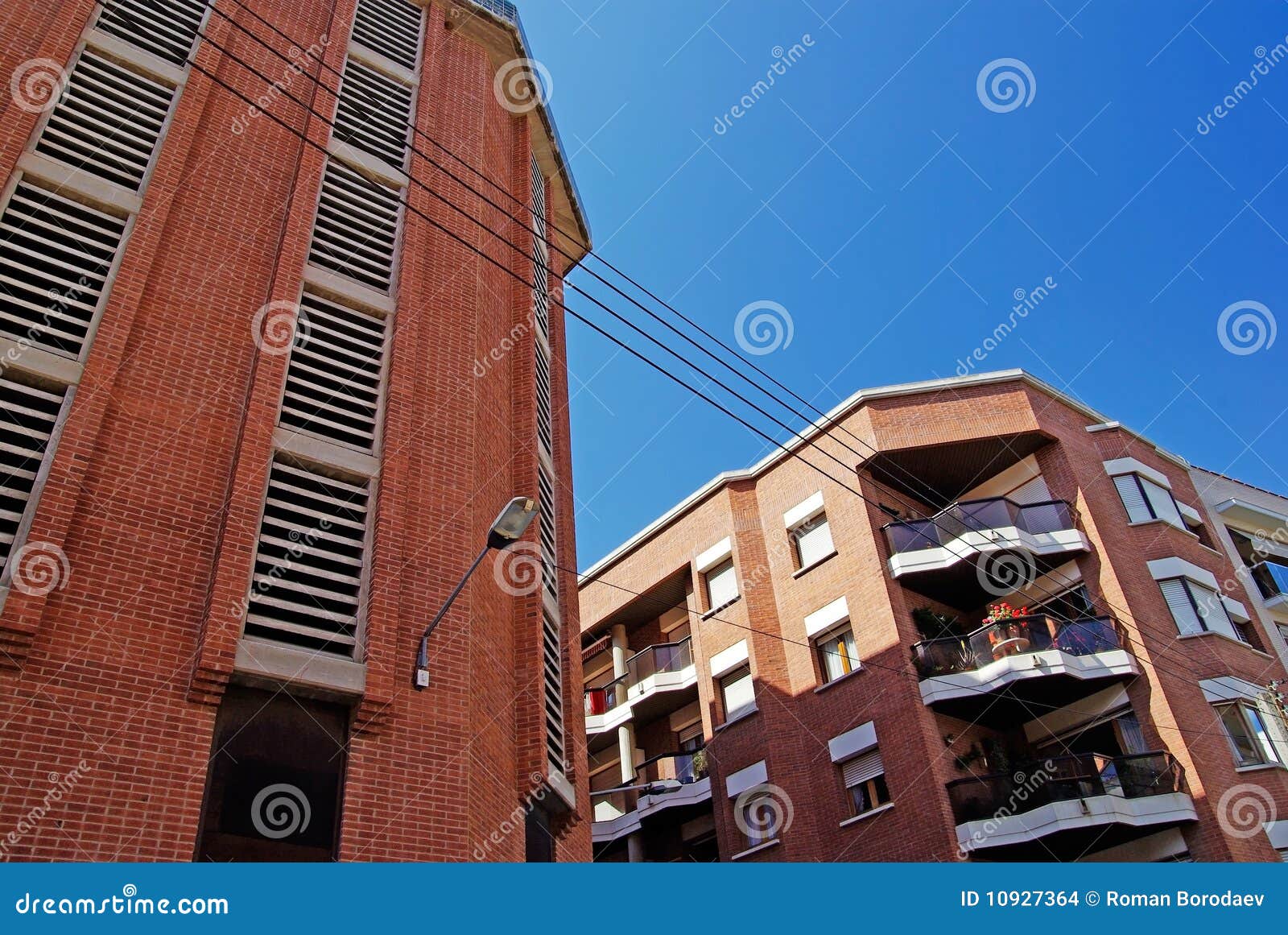 Moderne Architektur Von Spanien. Stockfoto - Bild von entwicklung, blau ...